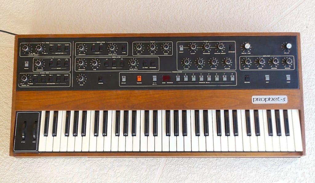 Sequential Circuits(SCI)「Prophet-5」とは？中古での入手方法や復刻版、ソフトシンセ(VSTプラグイン)まで解説 ...